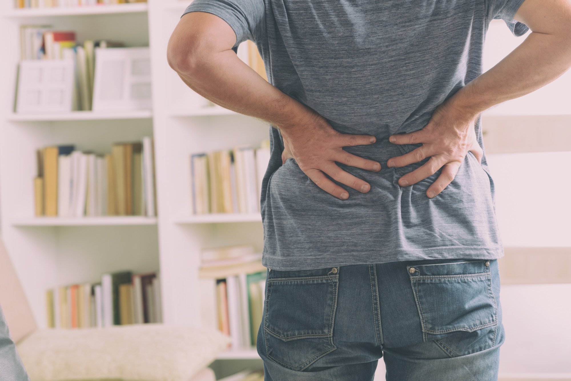 7 Symptoms of Loose Screws After Spinal Fusion Surgery